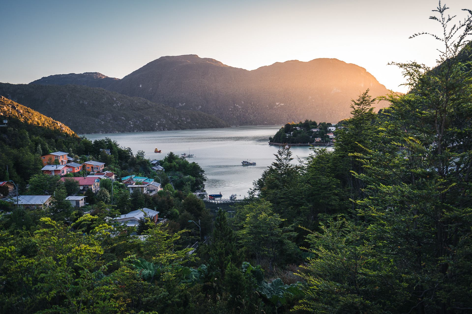 Qué ver y qué hacer en Caleta Tortel - Brújula & Tenedor